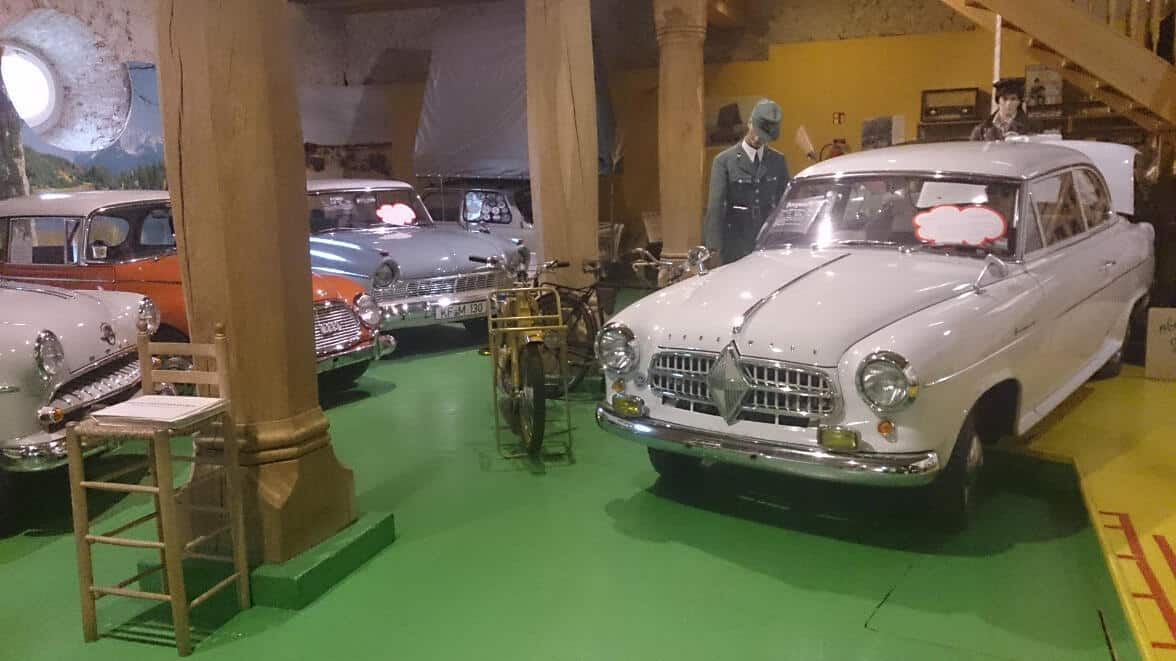 Borgward Isabella, Ford Taunus 17M, Auto-Union 1000 et Opel Olympia ...