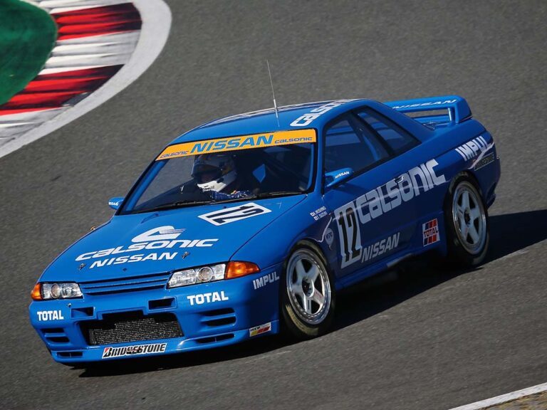 Nissan Skyline R32 coupé | Évolutions et caractéristiques | Auto Forever