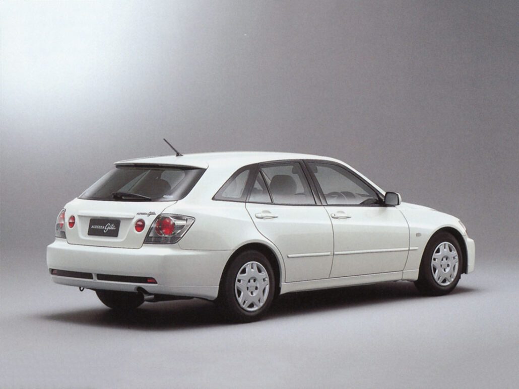 Toyota Altezza Gita | Évolutions et caractéristiques | Auto Forever