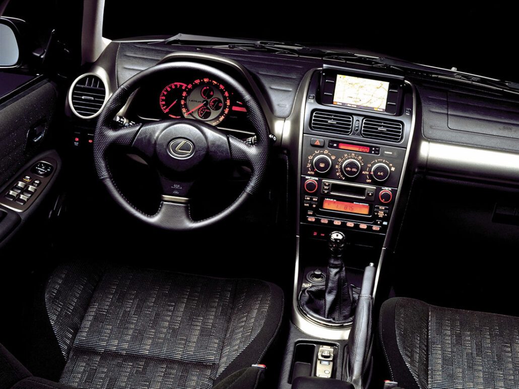 Lexus IS 200/300 | Évolutions et caractéristiques | Auto Forever