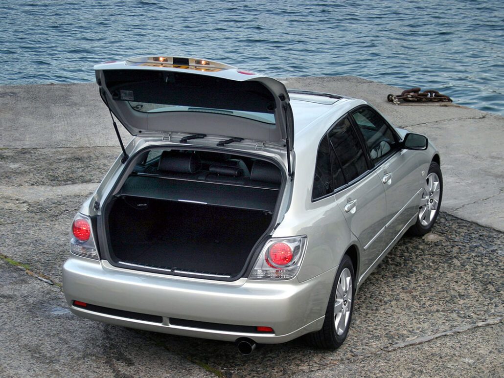 Lexus IS Sportcross | Évolutions et caractéristiques | Auto Forever